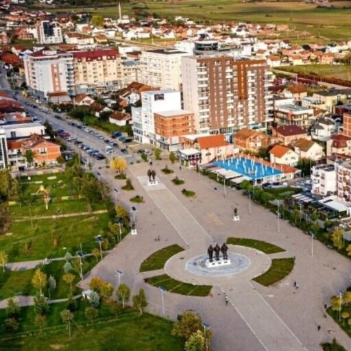 Drenasi shënon 13 vjetorin e Pavarësisë me homazhe e seancë solemne të ...