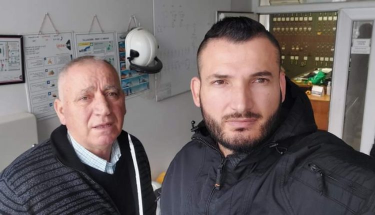 Sabit Lladrovci i dhuron Esat Shalës 20 videokaseta nga koha e luftës ...